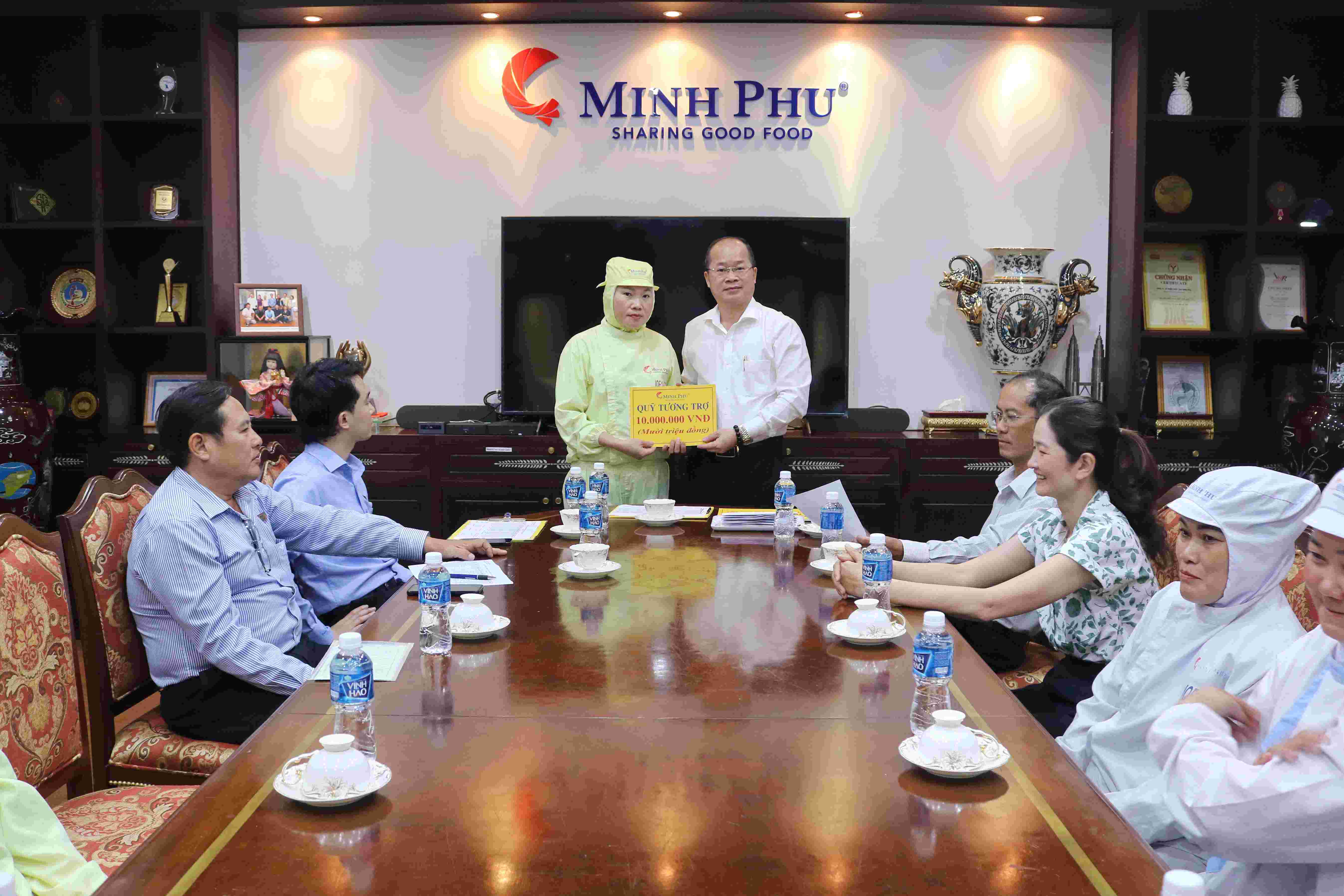 HÌNH ẢNH TRAO TIỀN QUỸ TƯƠNG TRỢ MPCM (ĐỢT 42)